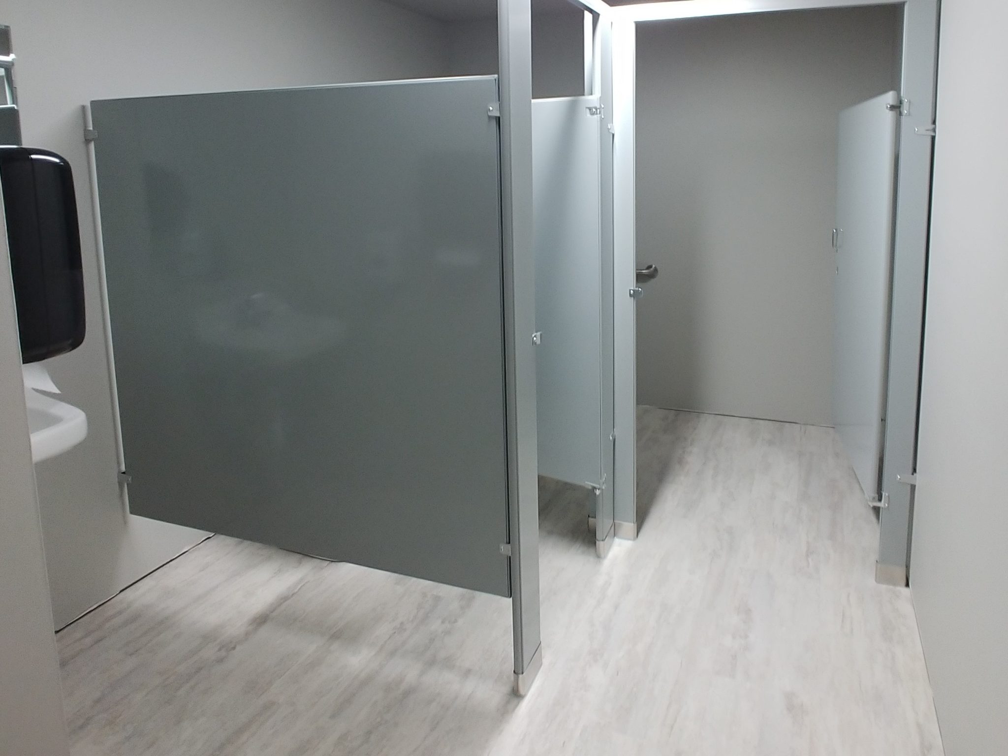 Chicago Bathroom Partitions - One Point Partitions